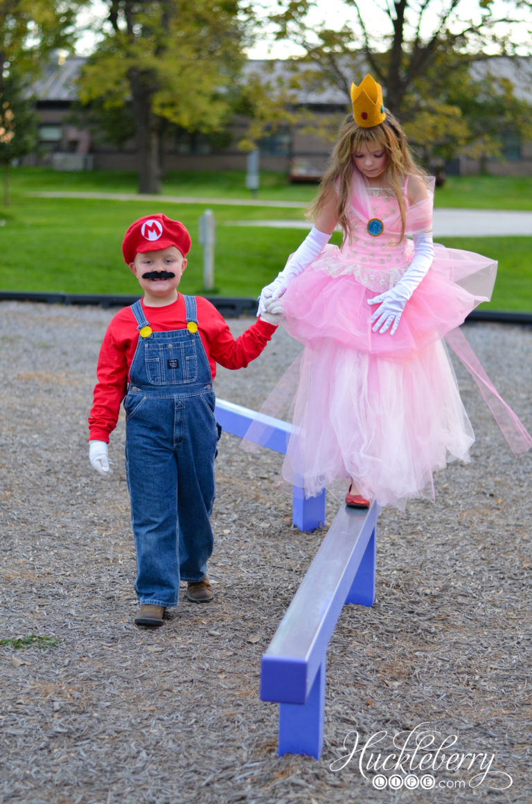 MARIO AND PRINCESS PEACH COSTUMES PHOTOSHOOT - HUCKLEBERRY LIFE