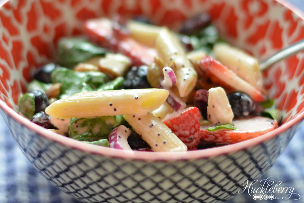 Berry Spinach Pasta Salad with Creamy Poppy Seed Dressing - HUCKLEBERRY ...