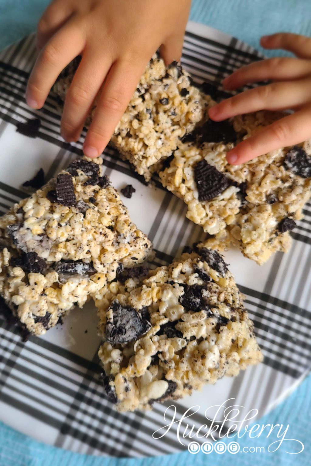 Irresistible Oreo Rice Krispie Treats made in the microwave ...